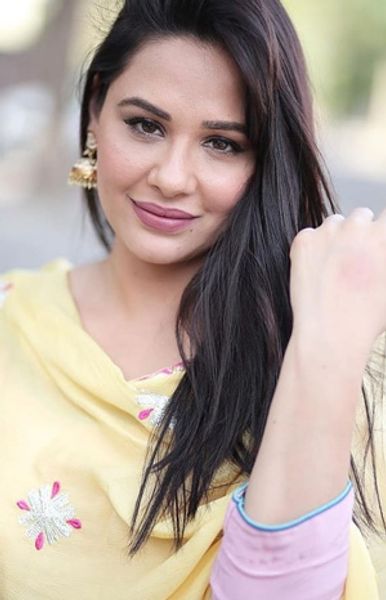 Mandy Takhar Movies 40+ Mandy Takhar Photos: Find Latest HD Images,